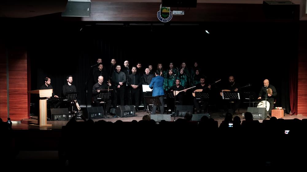 İnegöl'de Karadeniz esintisiyle kulakların pasını sildiler - Olay ...