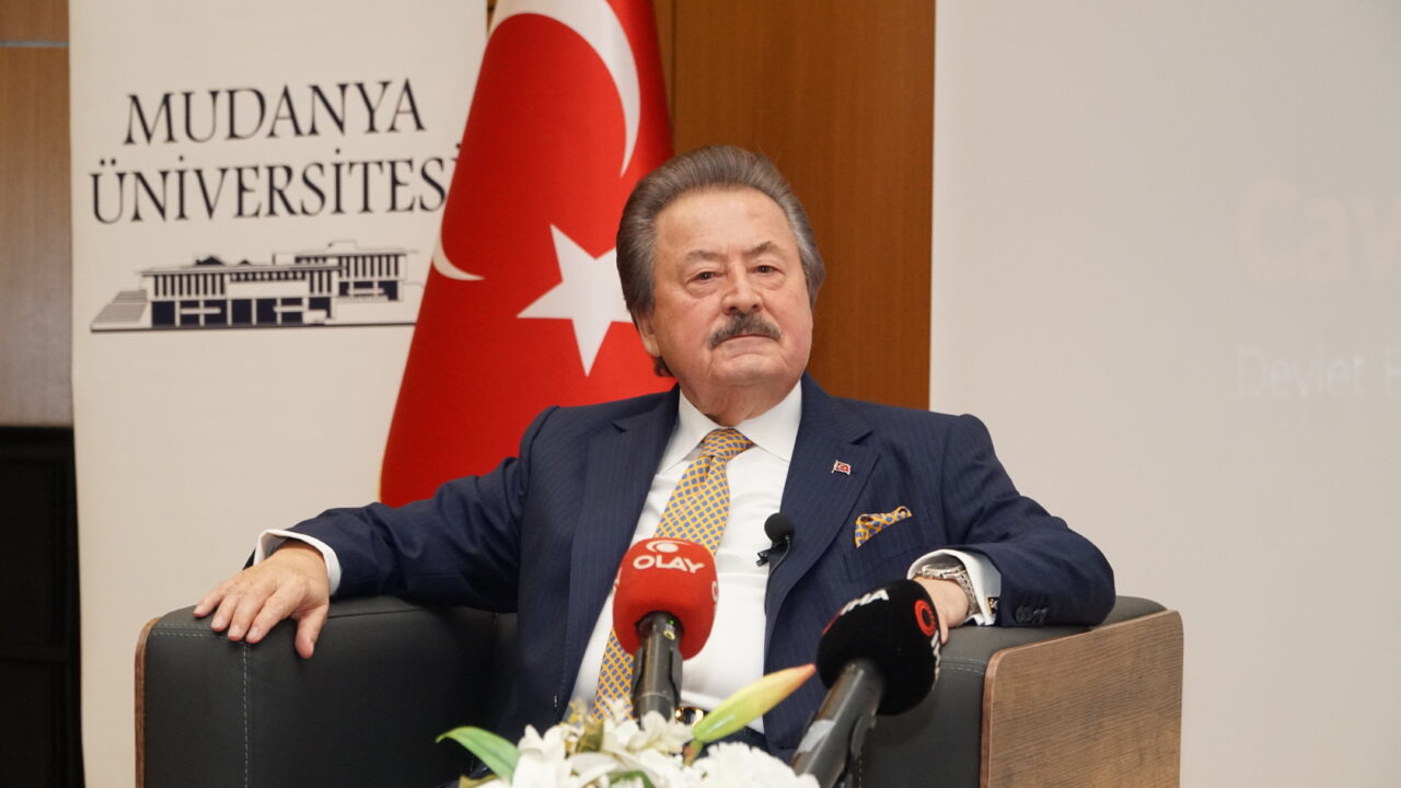 Cavit Çağlar'dan üniversitelilere hayat dersi - Olay Gazetesi Bursa