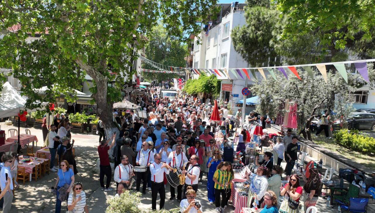 Bursa'nın sahil kıyısındaki en renkli festival başladı - Olay Gazetesi ...
